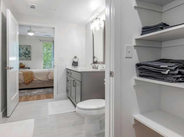 Gateway Park Studio Apartment for Rent at 850 S Ewing Ave, Dallas, TX 75203 Brentwood & Trinity Heights