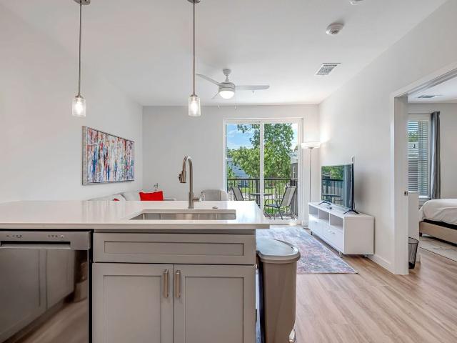 Gateway Park Studio Apartment for Rent at 850 S Ewing Ave, Dallas, TX 75203 Brentwood & Trinity Heights