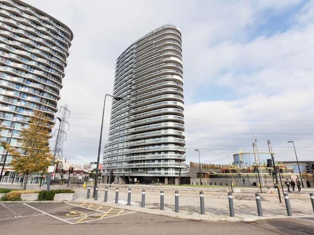 Gateway Tower, Royal Victoria E16 3 bed flat to rent £3,300 pcm £762 pw