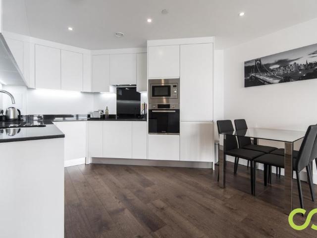 Gateway Tower, Western Gateway, Royal. 1 bed flat to rent £2,150 pcm £496 pw