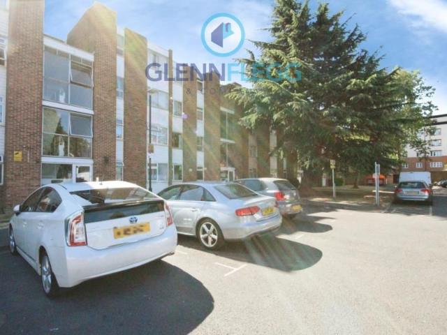 Gatewick Close, Slough SL1, 2 bed flat to rent, £1,450 pcm | PrimeLocation