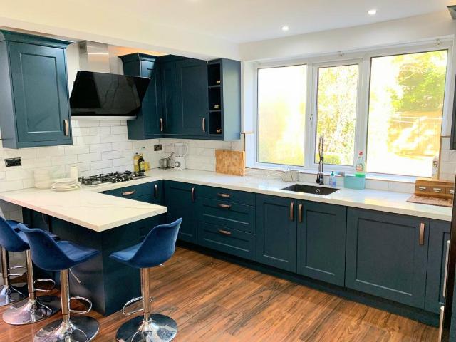 Gatley, Cheadle SK8 4 bed detached house to rent £2,290 pcm £528 pw