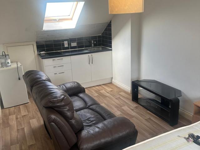 Gatling Road, London, London SE2, Studio to rent, £1,200 pcm | PrimeLocation