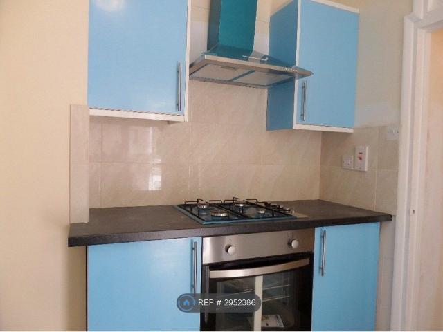 Gatling Road, London SE2, 2 bed flat to rent, £1,700 pcm | PrimeLocation