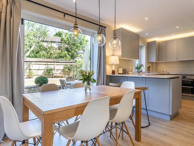 Gauden Close London SW4 3 bed semi detached house to rent £4,000 pcm £923 pw