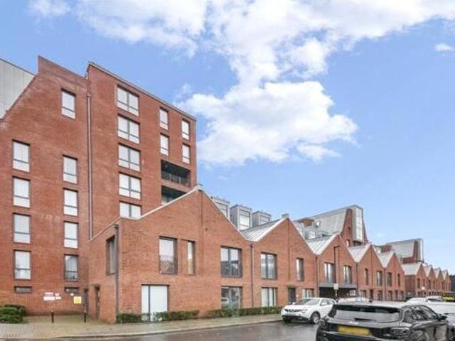 Gaumont Place, Streatham Hill, 2 Bedroom Apartment