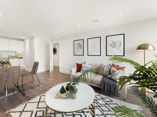 Gaumont Place, SW2 1 bed flat to rent £2,000 pcm £462 pw