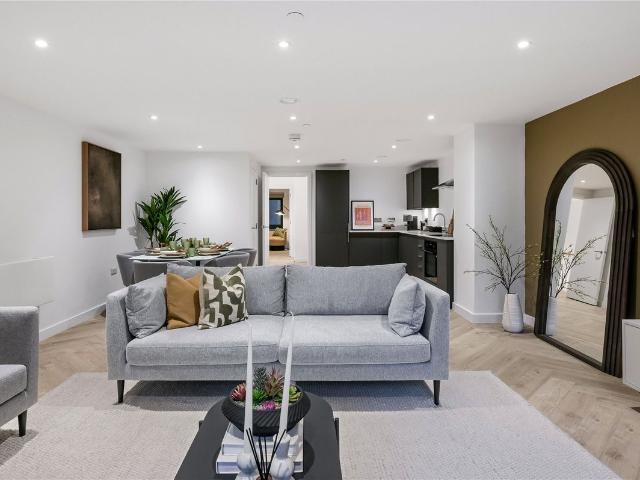 Gaythorn Street, Salford M5, 3 bed flat to rent, £2,100 pcm | PrimeLocation