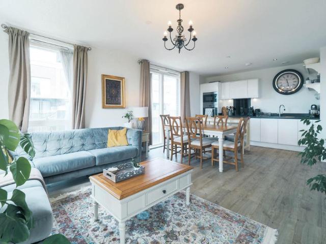 Gayton Road, Harrow HA1 2 bed flat to rent £2,150 pcm £496 pw