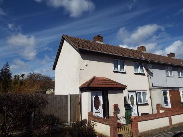 Gay Bowers, Basildon SS14, 2 bed property to rent, £1,300 pcm | PrimeLocation