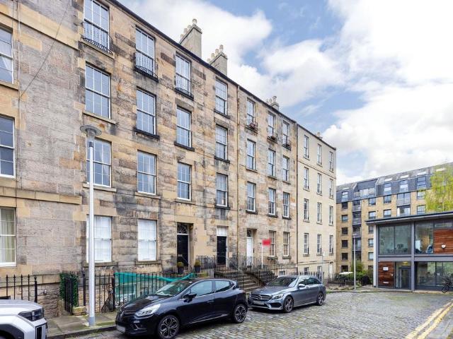 Gayfield Square, Edinburgh, Midlothian 3 bed apartment to rent £2,300 pcm £531 pw