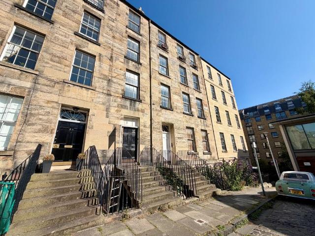 Gayfield Square, Edinburgh EH1 1 bed flat to rent £1,195 pcm £276 pw
