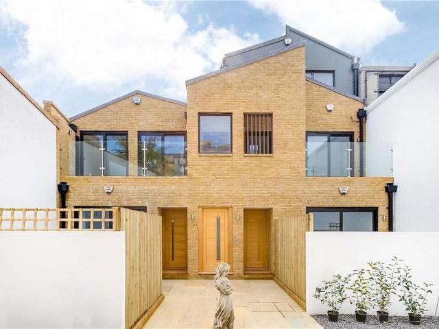Gayford Road, London W12 1 bed flat to rent £2,249 pcm £519 pw
