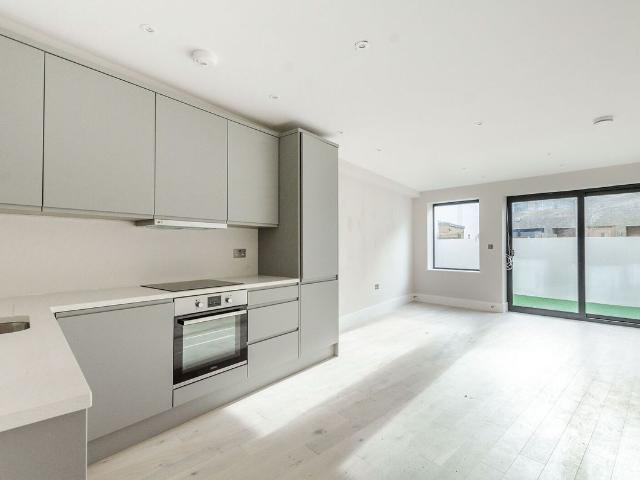 Gayford Road, Shepherd's Bush, London W12, 1 bed flat to rent, £2,250 pcm | PrimeLocation