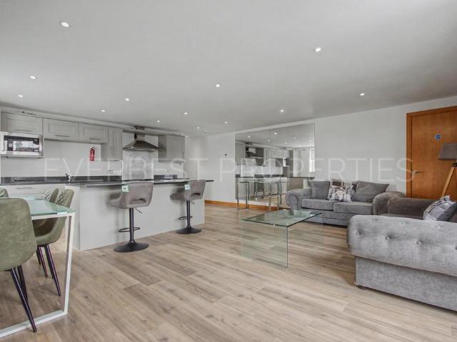 GB Murton House, Grainger Street. 2 bed apartment to rent £2,000 pcm £462 pw