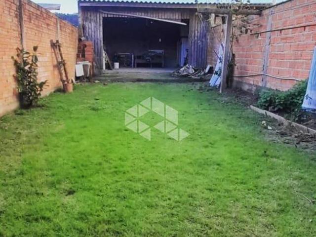 Geminado com pátio no bairro Arroio Grande!