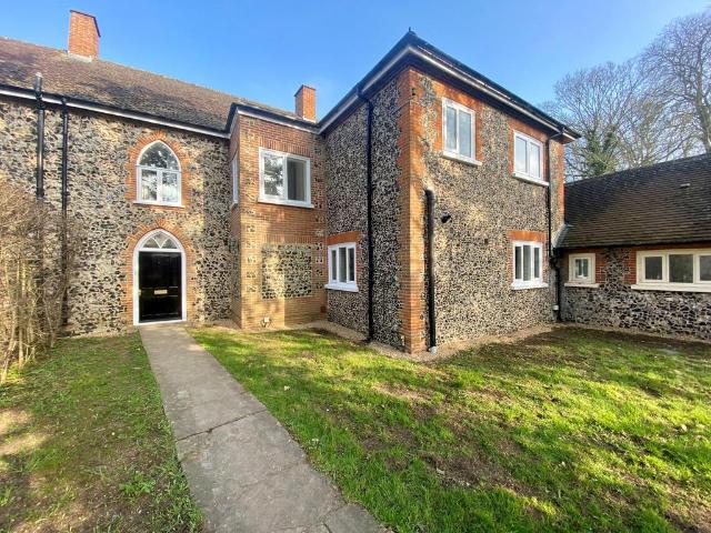 Gentle Rise, Lakenheath, BRANDON 4 bed character property to rent £2,115 pcm £488 pw