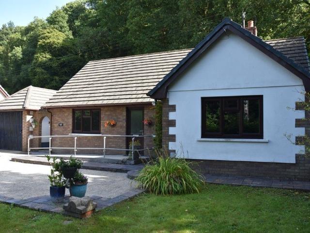 Genaur Glyn, Cwmpengraig SA44, 2 bed detached bungalow to rent, £875 pcm | PrimeLocation