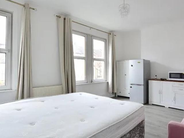 Genesta Road, London, SE18 3EU, United Kingdom | Room for rent #140226976 | Rentberry
