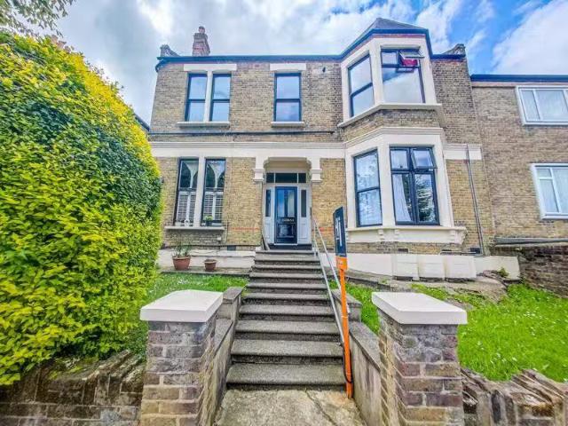 Genesta Road, Plumstead, SE18 1 bed apartment £200,000