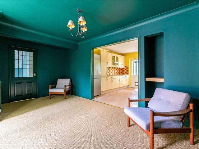 Generous lateral living, in sought after village