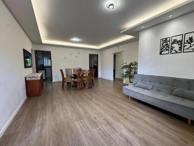 Casa na Arniqueira | Terreno 400 m2 | 4 quartos | CONDOMÍNIO FECHADO