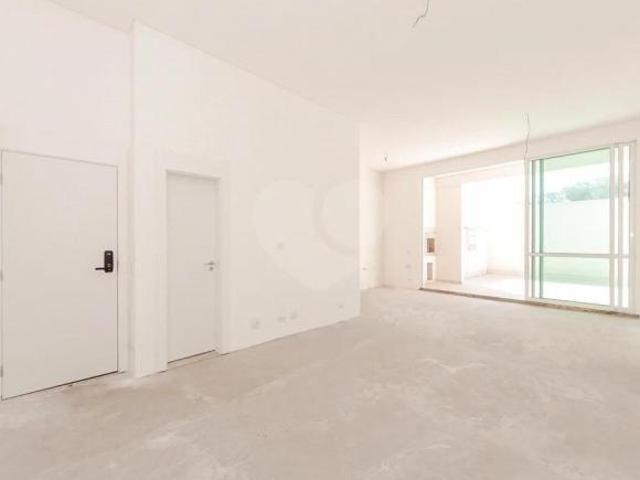 Garden com 3 quartos 1 suíte 3 banheiros 2 vagas 199 m² Mercês