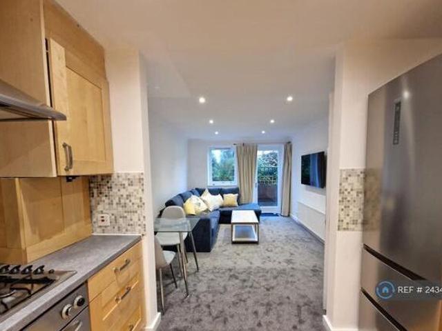 Geneva Court, London, 2 Bedroom Flat