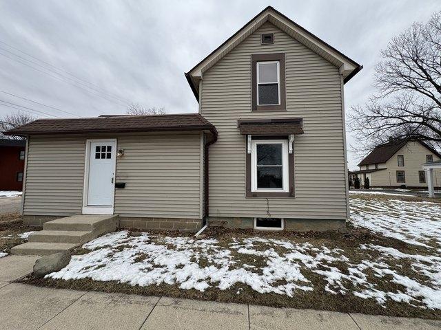 109 S Washington St, Genoa, IL 60135