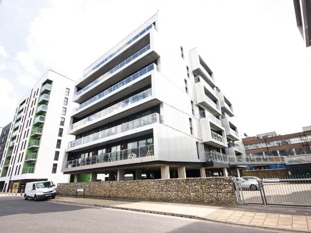Geoffrey Watling Way, Norwich NR1, 2 bed flat to rent, £1,450 pcm | PrimeLocation