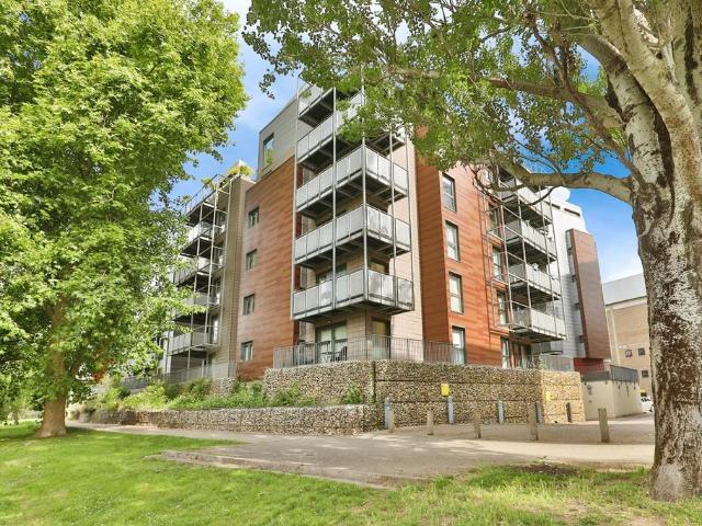 Geoffrey Watling Way, Norwich 2 bed apartment to rent £1,600 pcm £369 pw
