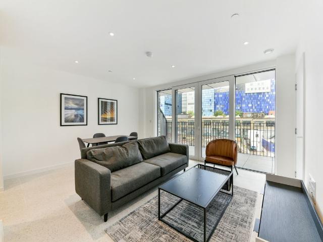 Cendal Crescent, The Georgette North, Whitechapel E1, 2 bed flat to rent, £3,293 pcm | PrimeLocation
