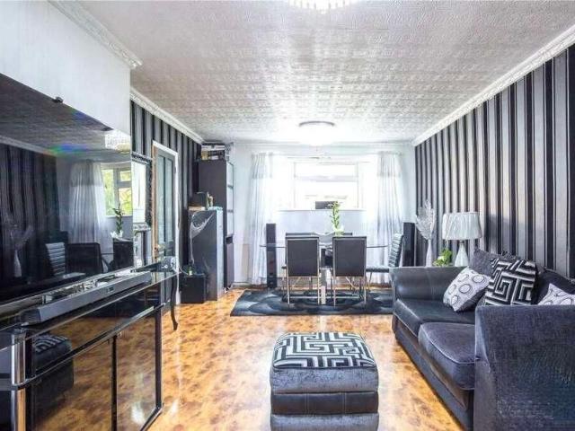 George Crescent, London, N10