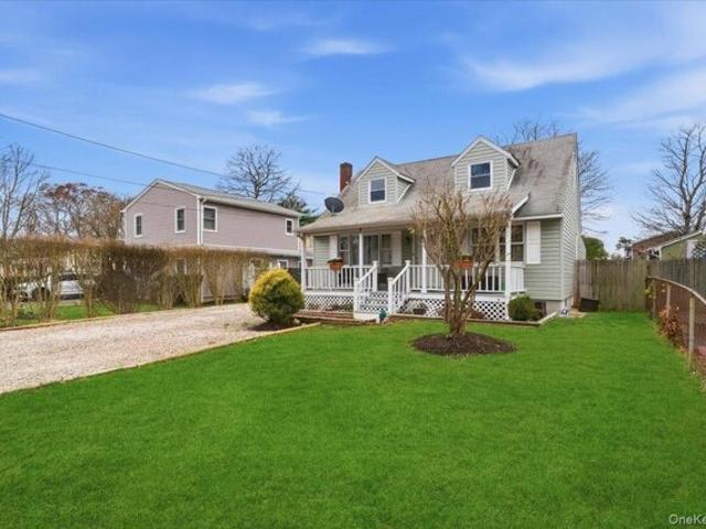 George Dr, Mastic, Home For Sale