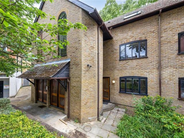 George House, 2A Victoria Place. 1 bed maisonette to rent £1,895 pcm £437 pw