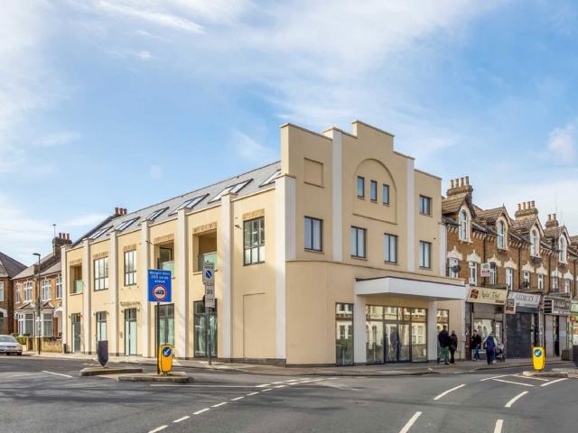 George Lane, Hither Green SE13, 2 bed flat to rent, £1,900 pcm | PrimeLocation