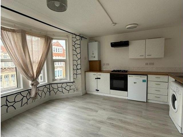 George Lane, London E18, 1 bed flat to rent, £1,500 pcm | PrimeLocation