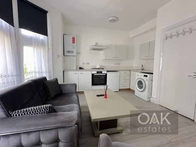 George Lane, London E18, 1 bed flat to rent, £1,500 pcm | PrimeLocation