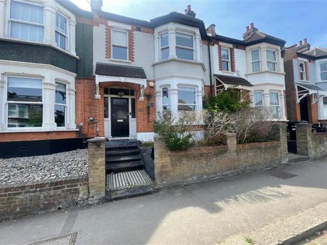 George Lane, South Woodford, London, E18 4 bed terraced house to rent £3,100 pcm £715 pw