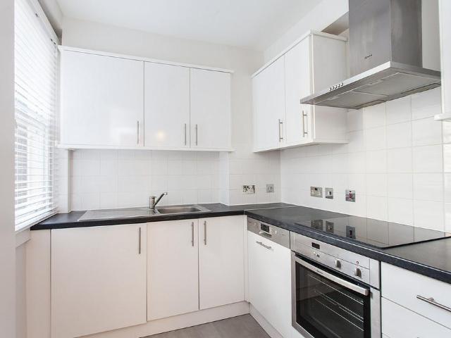 George Street, Marylebone, London, W1H 3 bed apartment to rent £3,033 pcm £700 pw