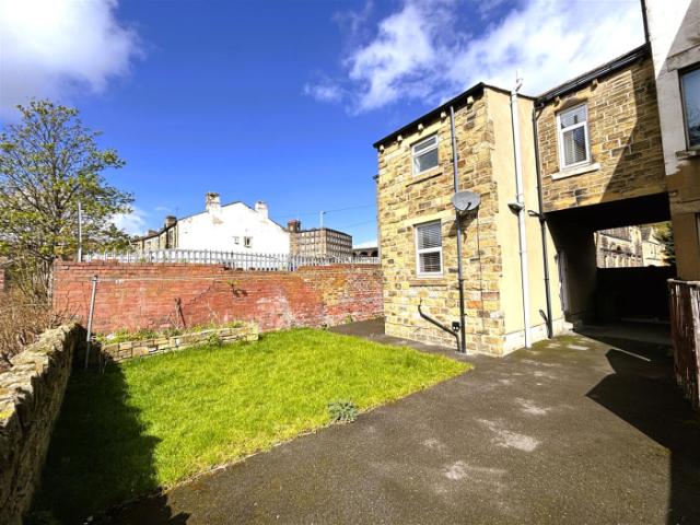 george street, milnsbridge, hd3 4jd