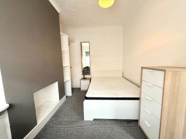 George Street, Normanton WF6, Room to rent, £400 pcm | PrimeLocation