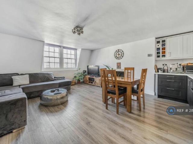 George Street, Bath, BA1 2 bed flat to rent £2,200 pcm £508 pw