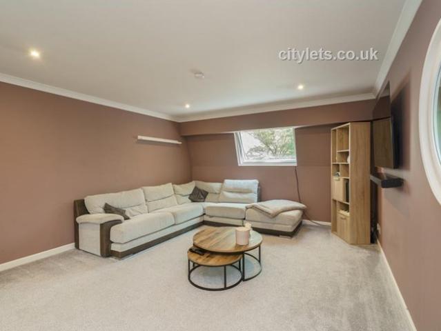 George Street Flat D, Aberdeen