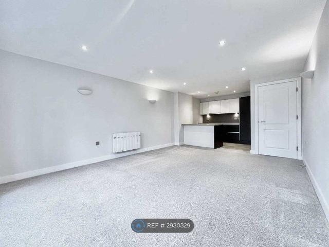 George Street, Prestwich, Manchester M25, 2 bed flat to rent, £1,050 pcm | PrimeLocation