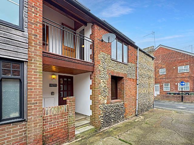George Street, Sandown PO36, 2 bed terraced house to rent, £900 pcm | PrimeLocation