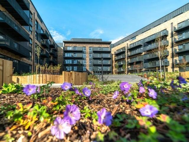George Street, Victoria Point. 2 bed flat to rent £1,450 pcm £335 pw