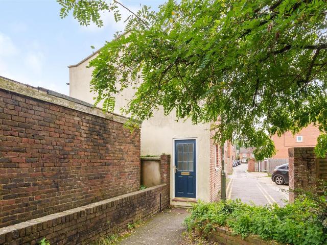 George Road, Guildford GU1, 2 bed property to rent, £1,650 pcm | PrimeLocation