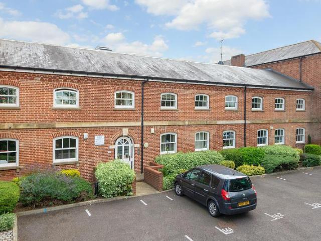 George Roche Road 3 bed apartment to rent £1,450 pcm £335 pw