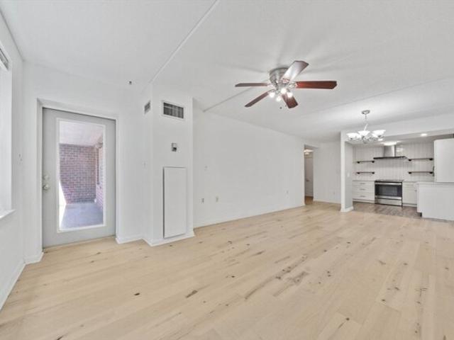 George Washington Blvd Apt,hull, Condo For Sale